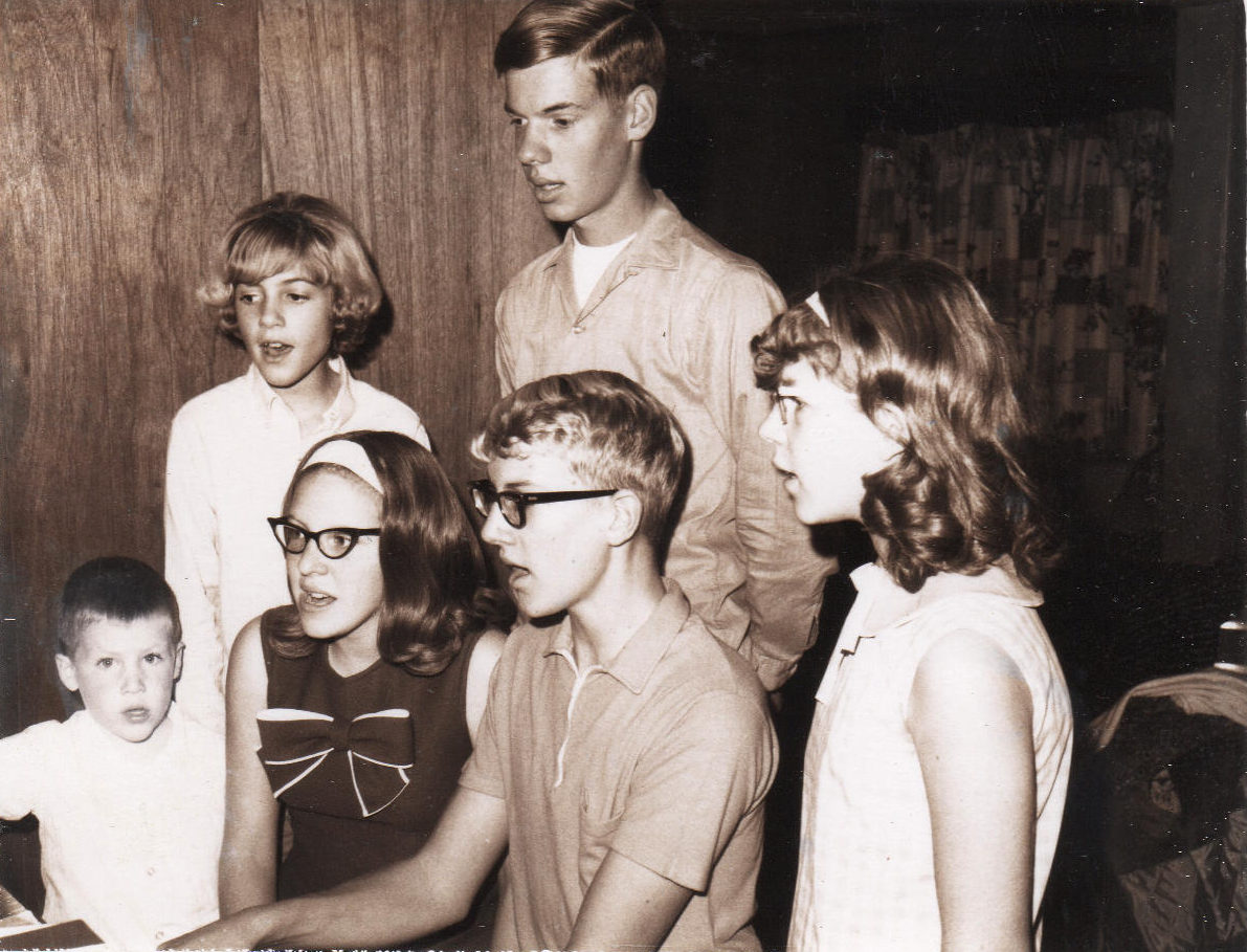 02a-doug-playing-for-singing-cousins-1200 – Doug Howell Music
